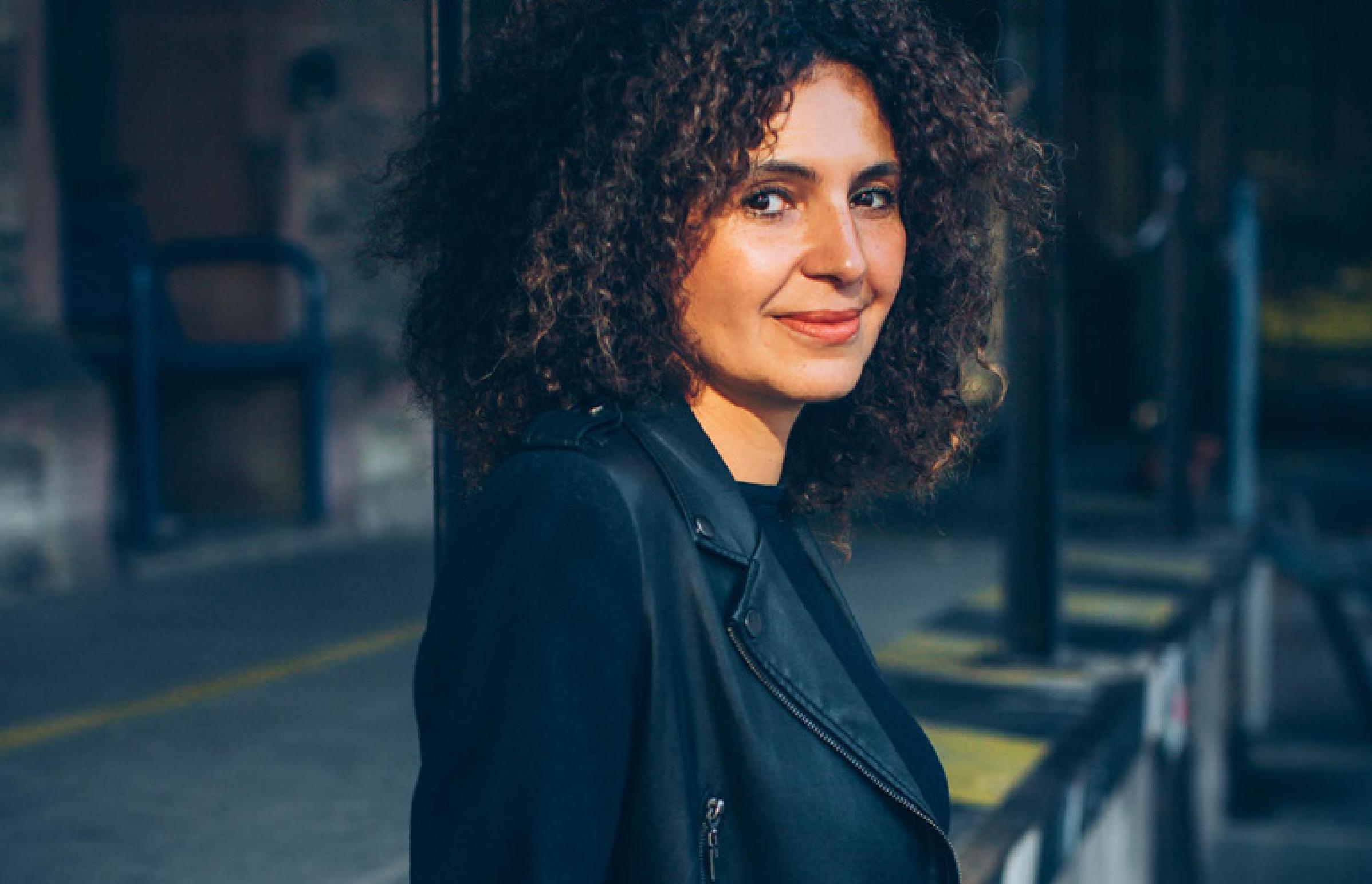 Yasmina Khouaidjia , de « Thrill » à « Touch me »… | Or Norme